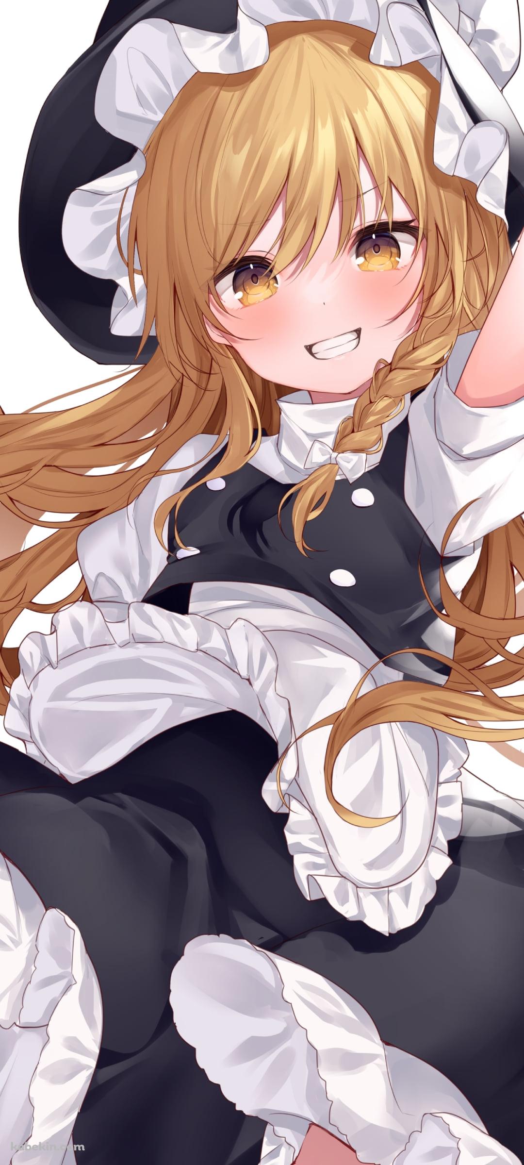 帽子を押さえて笑顔の霧雨魔理沙 / 笑顔 / 魔女 / 東方のAndroid用のスマホ壁紙(1080 x 2400)| 壁紙キングダム
